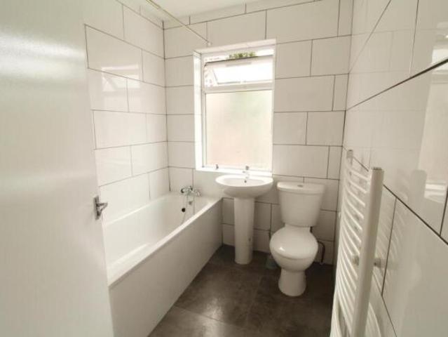 4 bedroom terraced house for rent in Sanderstead Road, Leyton, E10