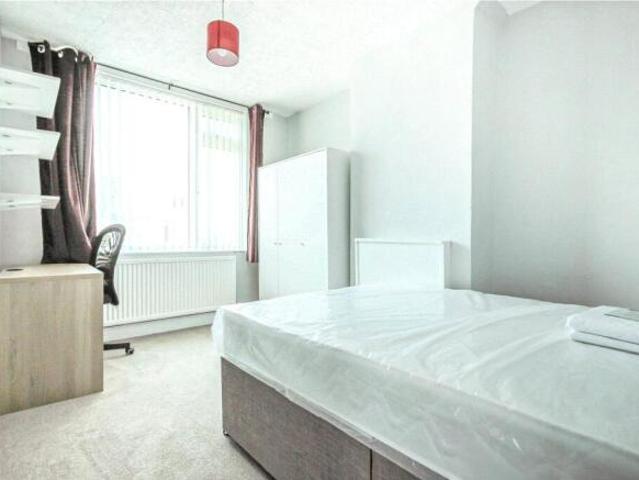 4 bedroom terraced house for rent in Sandling Avenue, Horfield, Bristol, BS7