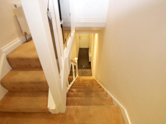 4 bedroom terraced house for rent in Sandringham Road, Nw2