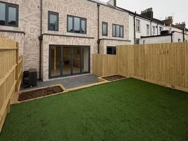 4 bedroom terraced house for rent in Shelldale Road, Brighton.