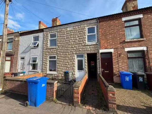 4 bedroom terraced house for rent in Shobnall Street, Burton O.