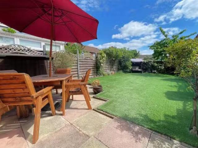 4 bedroom terraced house for rent in Silbury Avenue, Colliers.