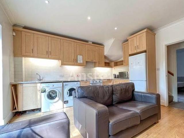 4 bedroom terraced house for rent in Split Level Apartment Private Terrace Student Sharers Prope