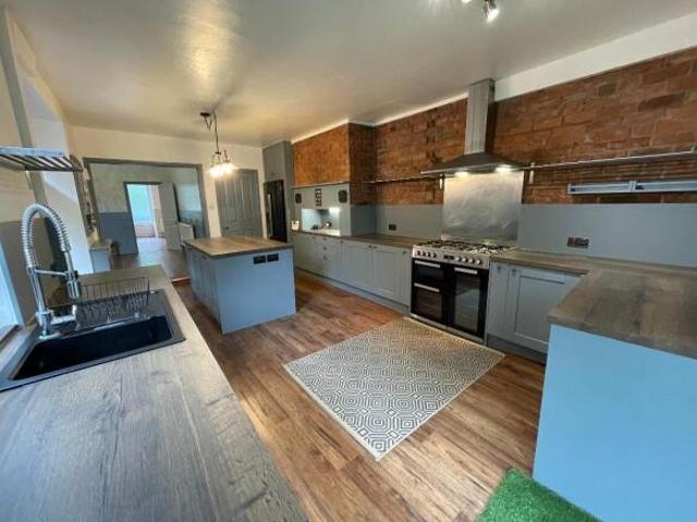 4 bedroom terraced house for rent in Spring Bank West, Hull, HU3 1LB, HU3