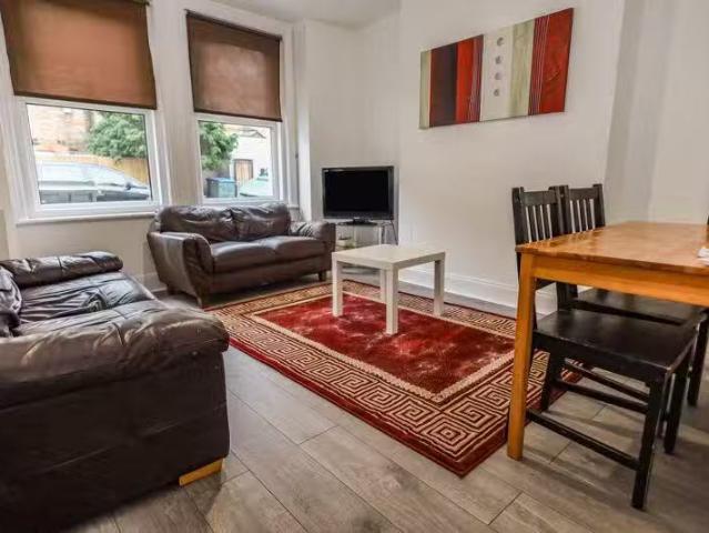 4 bedroom terraced house for rent in Student House In Bournemo.