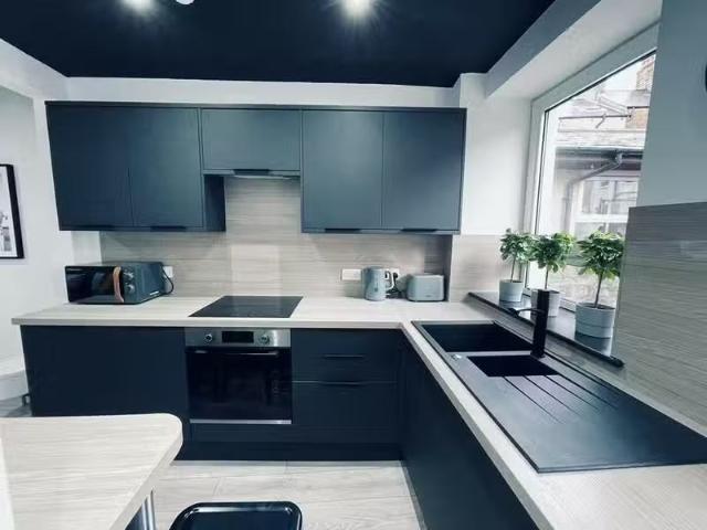 4 bedroom terraced house for rent in Student House Share Pro.