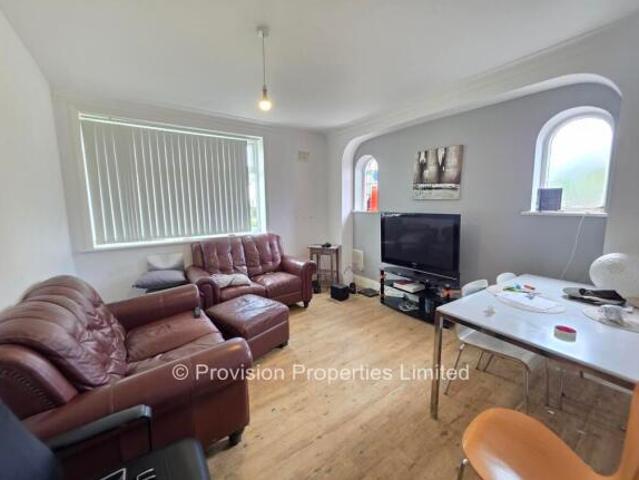 4 bedroom terraced house for rent in St Chads Drive, Hyde Park, Leeds, LS6
