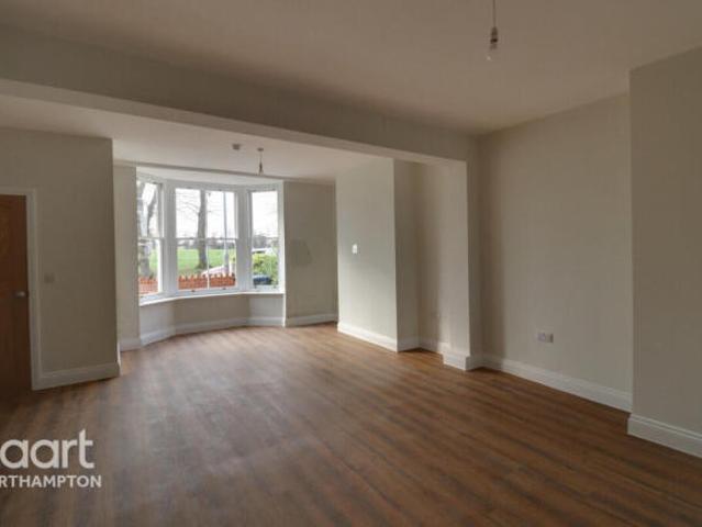 4 bedroom terraced house for rent in St Georges Avenue, Northampton, NN2
