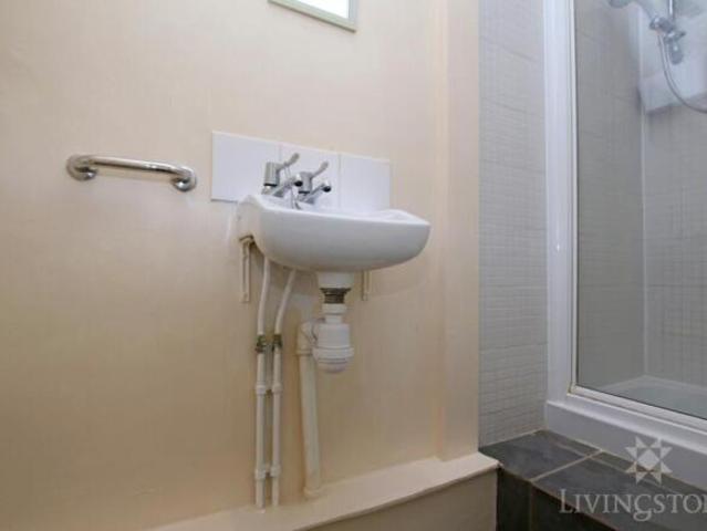 4 bedroom terraced house for rent in St Leonards Road, Clarendon Park, LE2