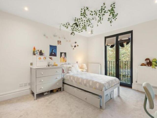 4 bedroom terraced house for rent in St Maur Road, Parsons Green, SW6