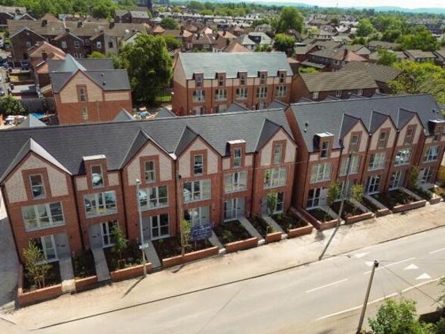 4 bedroom terraced house for rent in Stafford Close, Manchester, M14