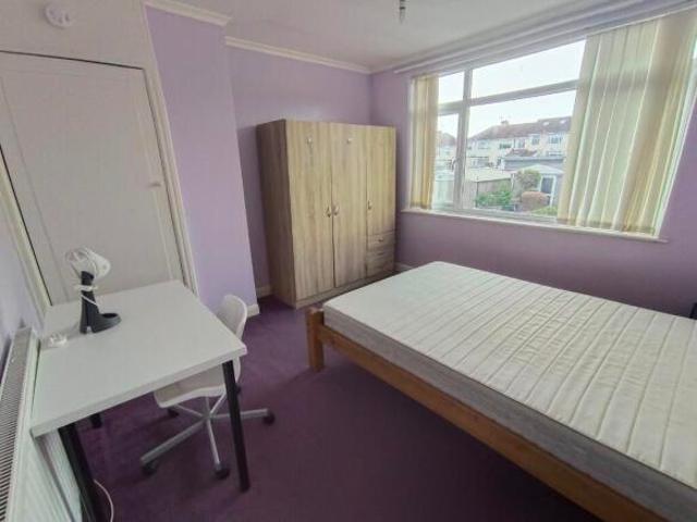 3 bedroom terraced house for rent in Station Road, Bristol, BS34