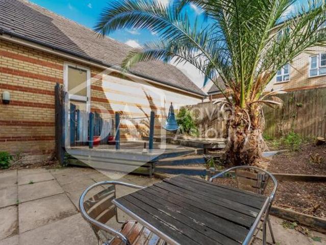 4 bedroom terraced house for rent in Stock Orchard Crescent, Holloway, London, N7