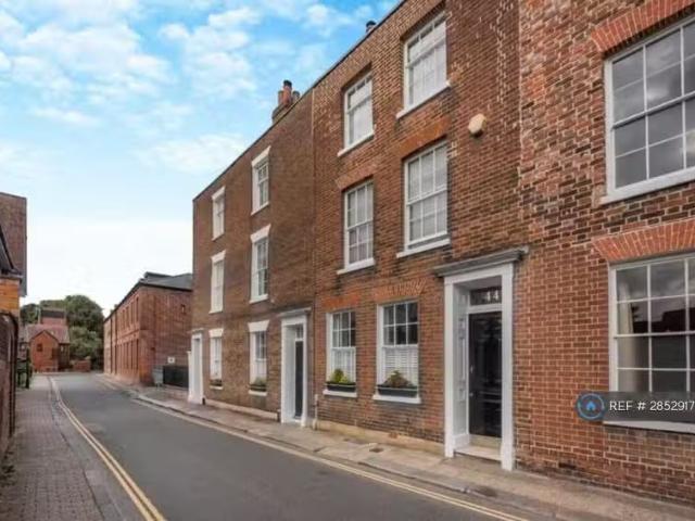 4 bedroom terraced house for rent in Stour St, Canterbury, CT1