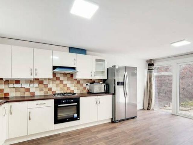 4 bedroom terraced house for rent in Stourhead Gardens Merton London SW20