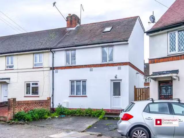 4 bedroom terraced house for rent in Streimer Road, Stratford.