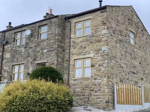 4 bedroom terraced house for rent in Sunny Meadow, Goldshaw Co.