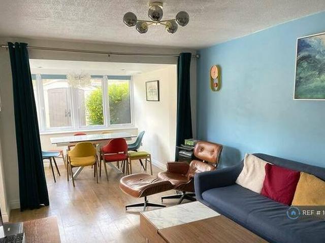 4 bedroom terraced house for rent in Sweets Way London N20