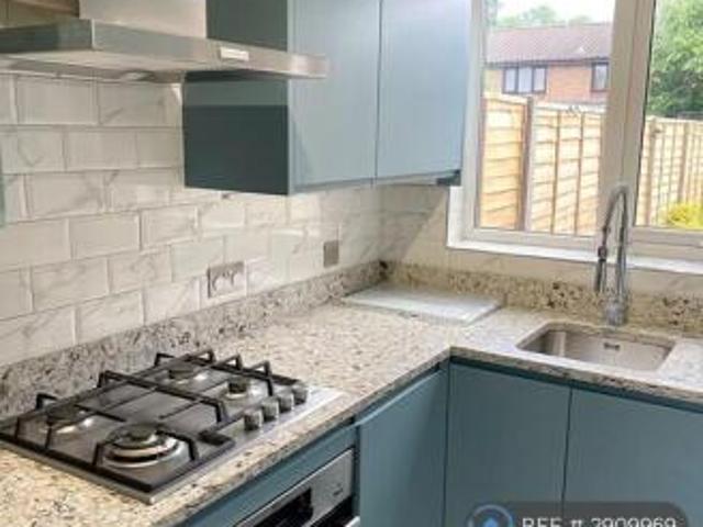 4 bedroom terraced house for rent in Sweets Way, London, N20