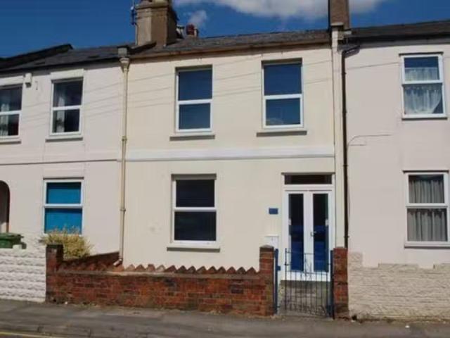 4 bedroom terraced house for rent in Swindon Road, Cheltenham.