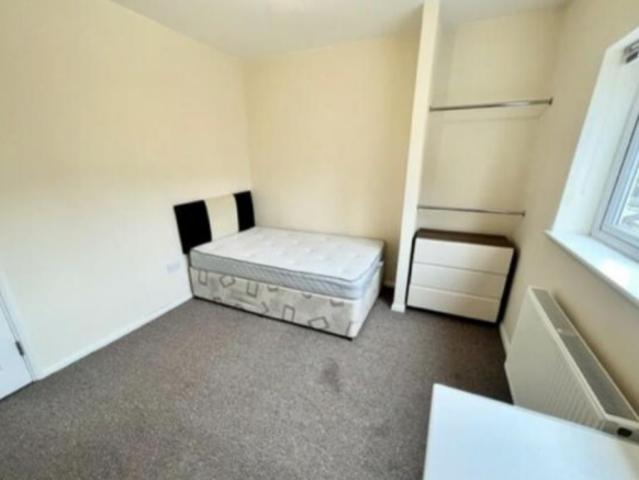 4 bedroom terraced house for rent in Pomona Street, Sheffield, S11