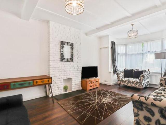 4 bedroom terraced house for rent in Portland Avenue, Southend On Sea, SS1