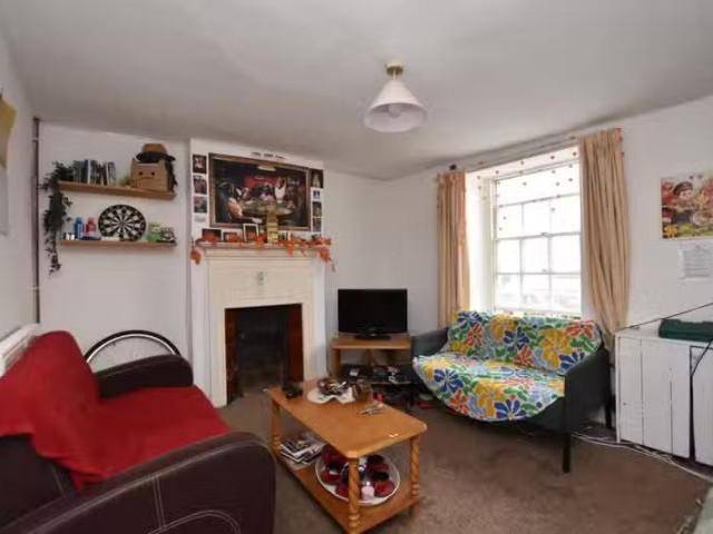 4 bedroom terraced house for rent in Portland Street, Clifton.