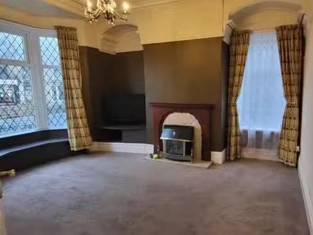 4 bedroom terraced house for rent in Padiham Road, Burnley, BB12