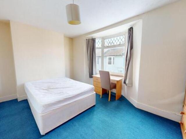 4 bedroom terraced house for rent in Park Crescent Road, BN2