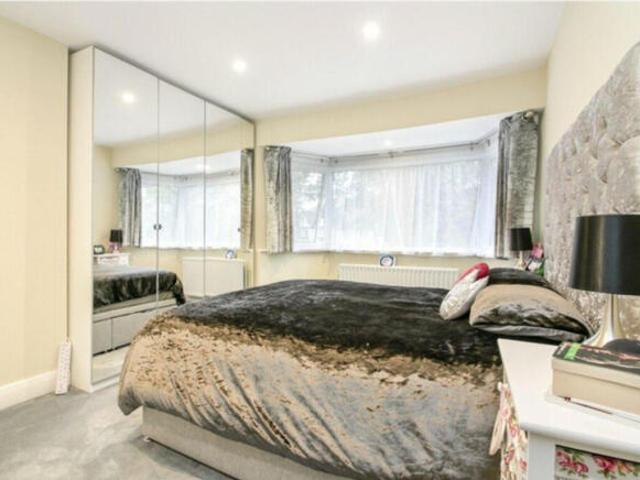 4 bedroom terraced house for rent in Park Drive, London, W3