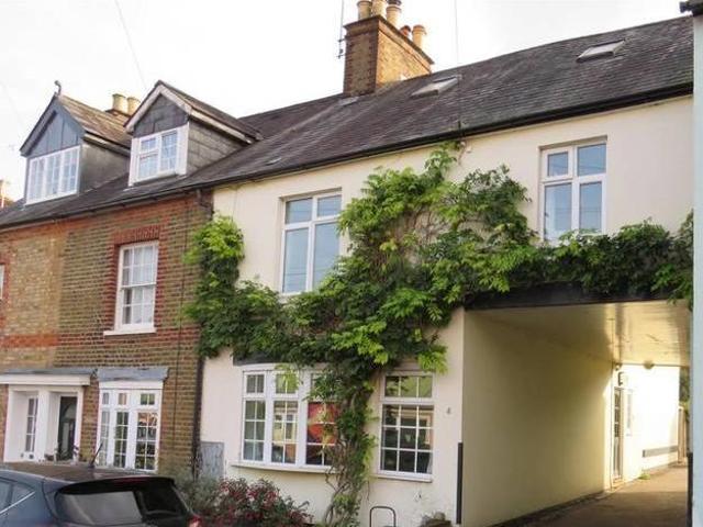 4 bedroom terraced house for rent in Park Street Berkhamsted HP4