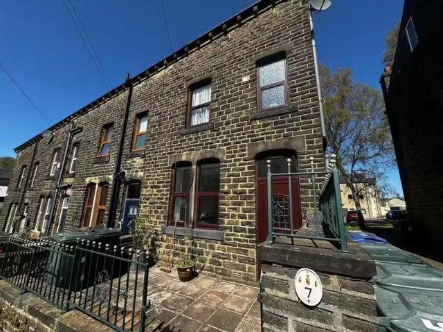 4 bedroom terraced house for rent in Park Street, Haworth, Kei.