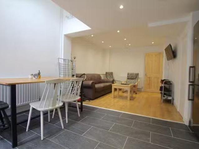 4 bedroom terraced house for rent in Parkfield Place, Cardiff.