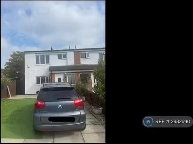 4 bedroom terraced house for rent in Phythian Close, Kensingto.