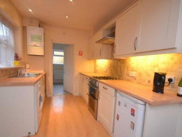4 bedroom terraced house for rent in Pitcroft Avenue University Area RG6