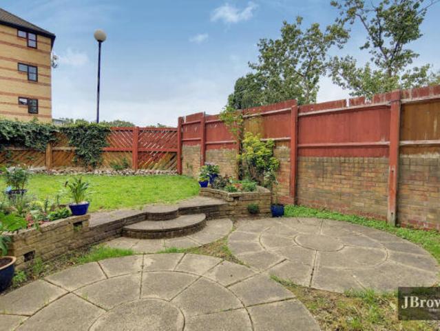 4 bedroom terraced house for rent in Plough Way, London, SE16