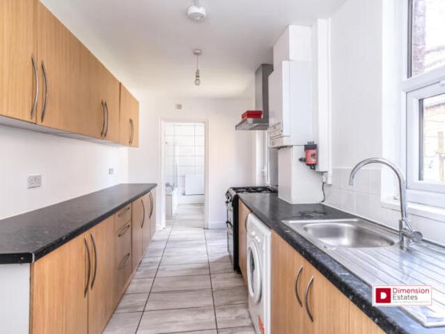 4 bedroom terraced house for rent in Pretoria Road, Tottenham, London, N17