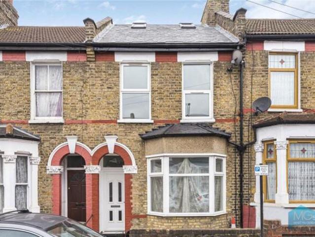 4 bedroom terraced house for rent in Pretoria Road North, Tottenham, London, N18