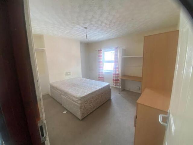 4 bedroom terraced house for rent in Queen Anne Street, Stoke on trent, ST4 2EQ, ST4