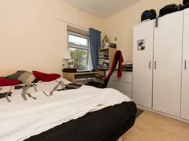 4 bedroom terraced house for rent in Queen Street, Treforest.