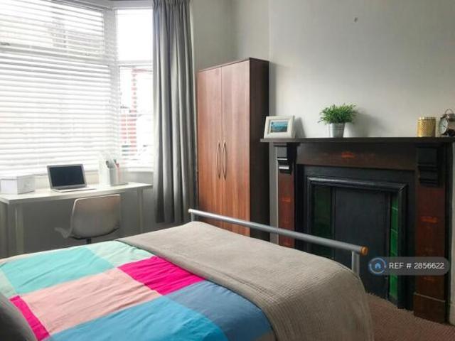 4 bedroom terraced house for rent in Queensland Avenue, Coventry, CV5