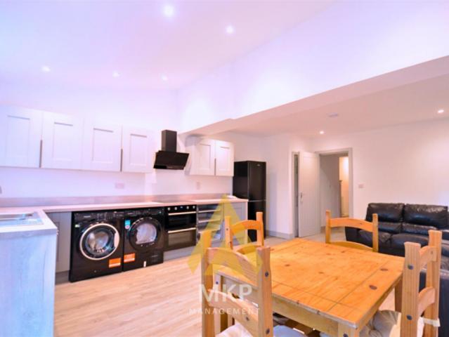 4 bedroom terraced house for rent in Quinton Road Harborne B17 0PG, B17