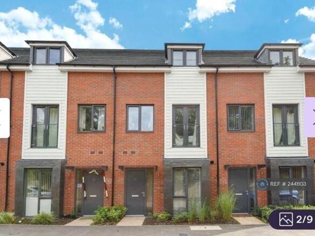 4 bedroom terraced house for rent in Robert Parker Road, Reading, RG1