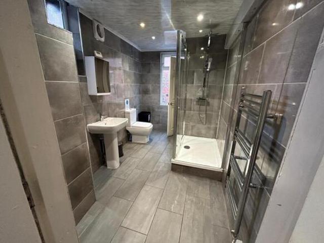 4 bedroom terraced house for rent in Raven Road, Leeds, West Yorkshire, LS6
