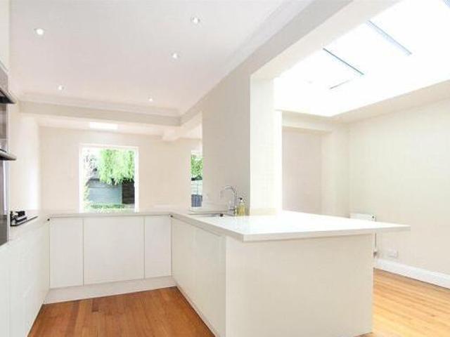 4 Bedroom Terraced House For Rent In Raynes Park