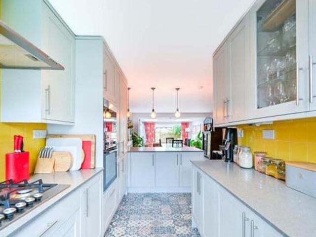 4 Bedroom Terraced House For Rent In Raynes Park, London