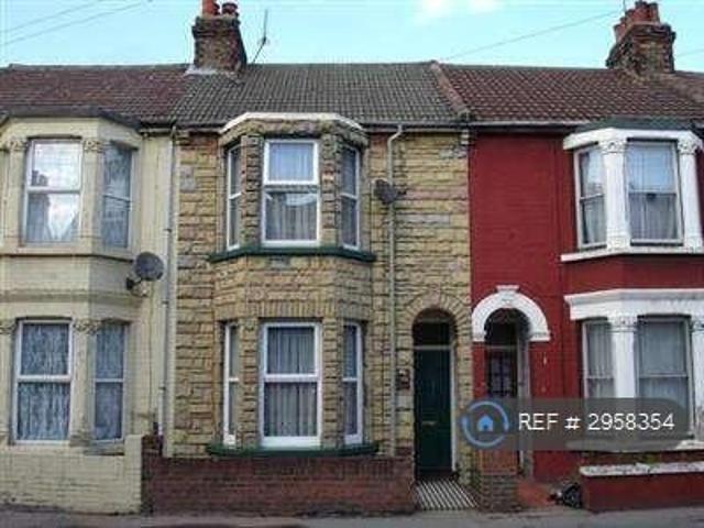 4 bedroom terraced house for rent in Rainham Road, Gillingham, ME7