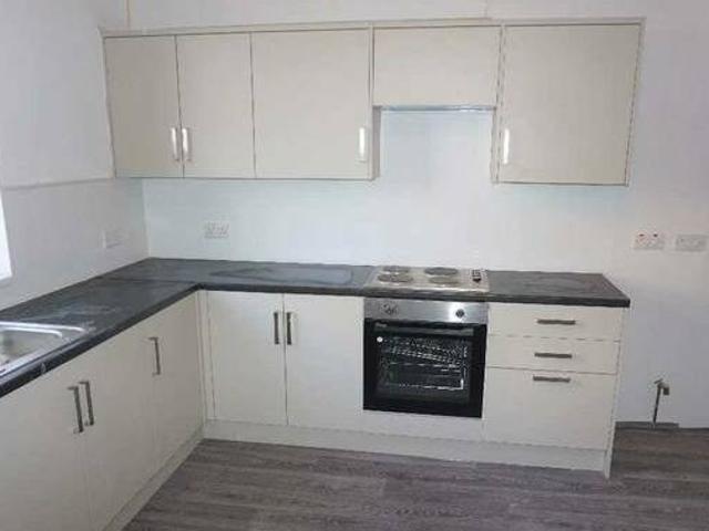 4 bedroom terraced house for rent in Retford Place Bradford BD7