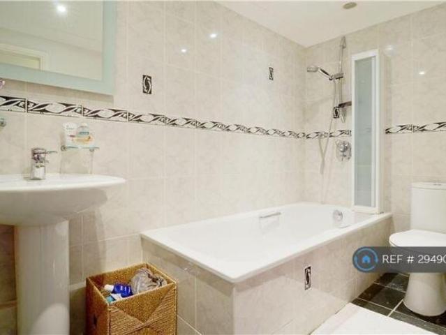 4 bedroom terraced house for rent in Regal Close, London, W5