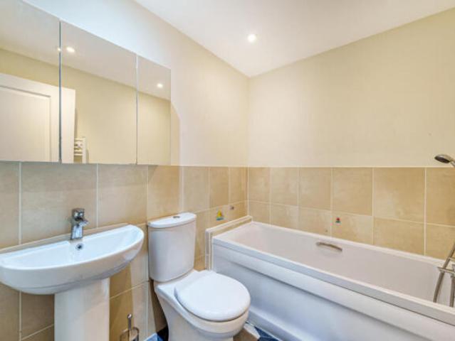 4 bedroom terraced house for rent in Renwick Drive, Bromley, Kent, BR2